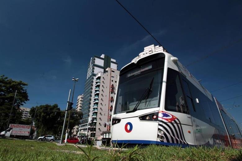 Obra da segunda etapa do VLT interdita rua de Santos e muda trajeto de ...